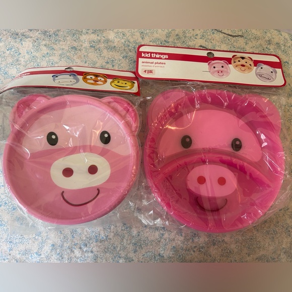 Dining | Nwt Kids Plastic Table Setting Pig Themed 4 Plates 2 Bowls ...